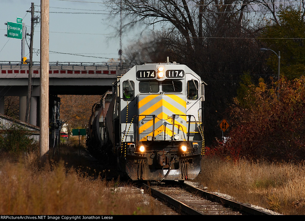 LSRC 1174 leads 9 cars through Saginaw on it's way out to Paines to interchange with MMRR